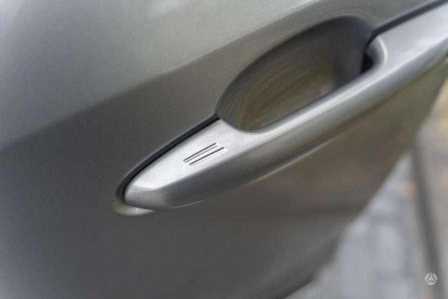 Pelēks Toyota RAV4 2020 Viļņa, ar dzinēja tilpumu 2.49 L un nobraukumu 121 tūkst. km par 24900 €, foto 8 vietnē AUTOMOTO.COM.LV