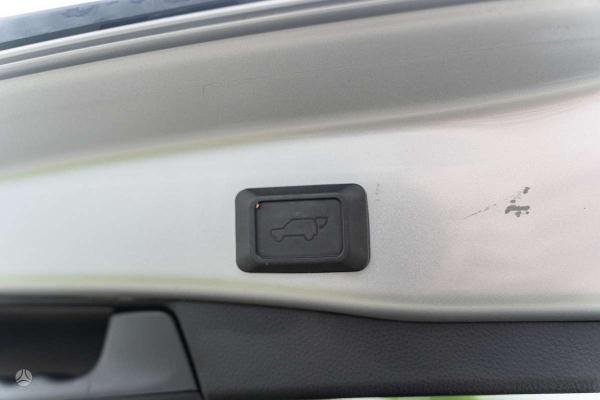 Pelēks Toyota RAV4 2020 Viļņa, ar dzinēja tilpumu 2.49 L un nobraukumu 121 tūkst. km par 24900 €, foto 8 vietnē AUTOMOTO.COM.LV