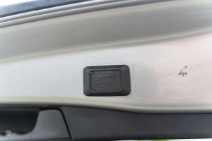 Pelēks Toyota RAV4 2020 Viļņa, ar dzinēja tilpumu 2.49 L un nobraukumu 121 tūkst. km par 24900 €, foto 9 vietnē AUTOMOTO.COM.LV
