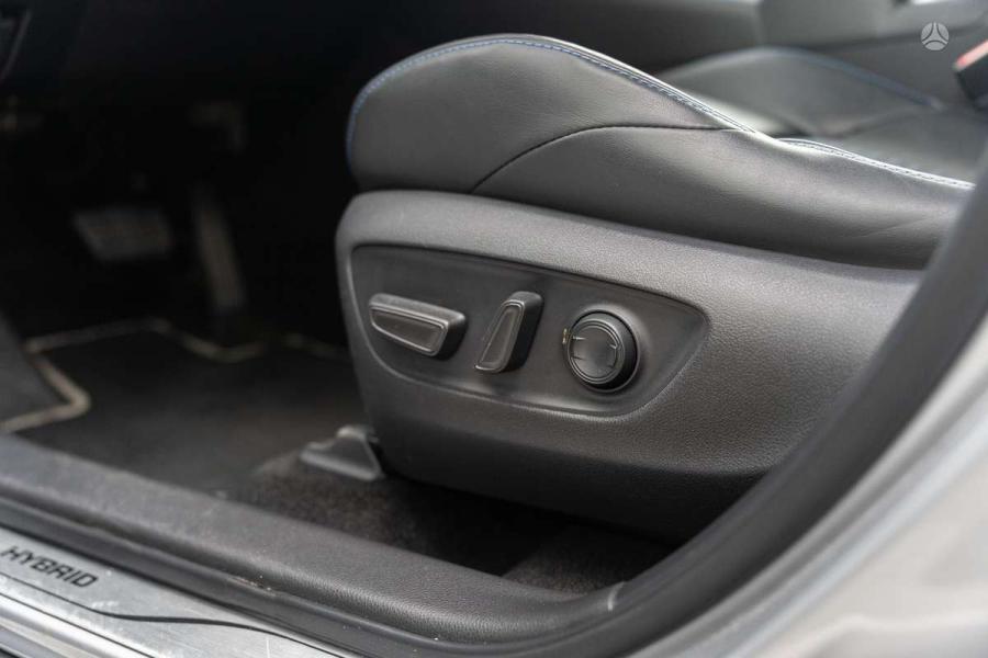 Pelēks Toyota RAV4 2020 Viļņa, ar dzinēja tilpumu 2.49 L un nobraukumu 121 tūkst. km par 24900 €, foto 13 vietnē AUTOMOTO.COM.LV