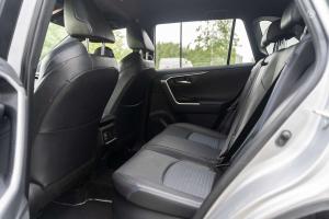 Pelēks Toyota RAV4 2020 Viļņa, ar dzinēja tilpumu 2.49 L un nobraukumu 121 tūkst. km par 24900 €, foto 14 vietnē AUTOMOTO.COM.LV