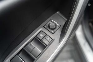 Pelēks Toyota RAV4 2020 Viļņa, ar dzinēja tilpumu 2.49 L un nobraukumu 121 tūkst. km par 24900 €, foto 20 vietnē AUTOMOTO.COM.LV