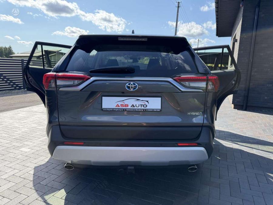 Pelēks Toyota RAV4 2020 Telšiai, ar dzinēja tilpumu 2.49 L un nobraukumu 61 tūkst. km par 25700 €, foto 3 vietnē AUTOMOTO.COM.LV