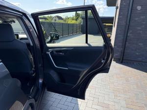 Pelēks Toyota RAV4 2020 Telšiai, ar dzinēja tilpumu 2.49 L un nobraukumu 61 tūkst. km par 25700 €, foto 40 vietnē AUTOMOTO.COM.LV