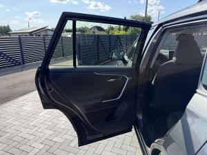 Pelēks Toyota RAV4 2020 Telšiai, ar dzinēja tilpumu 2.49 L un nobraukumu 61 tūkst. km par 25700 €, foto 42 vietnē AUTOMOTO.COM.LV