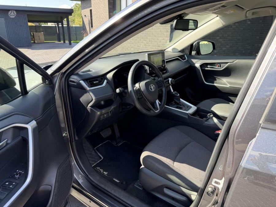 Pelēks Toyota RAV4 2020 Telšiai, ar dzinēja tilpumu 2.49 L un nobraukumu 61 tūkst. km par 25700 €, foto 45 vietnē AUTOMOTO.COM.LV