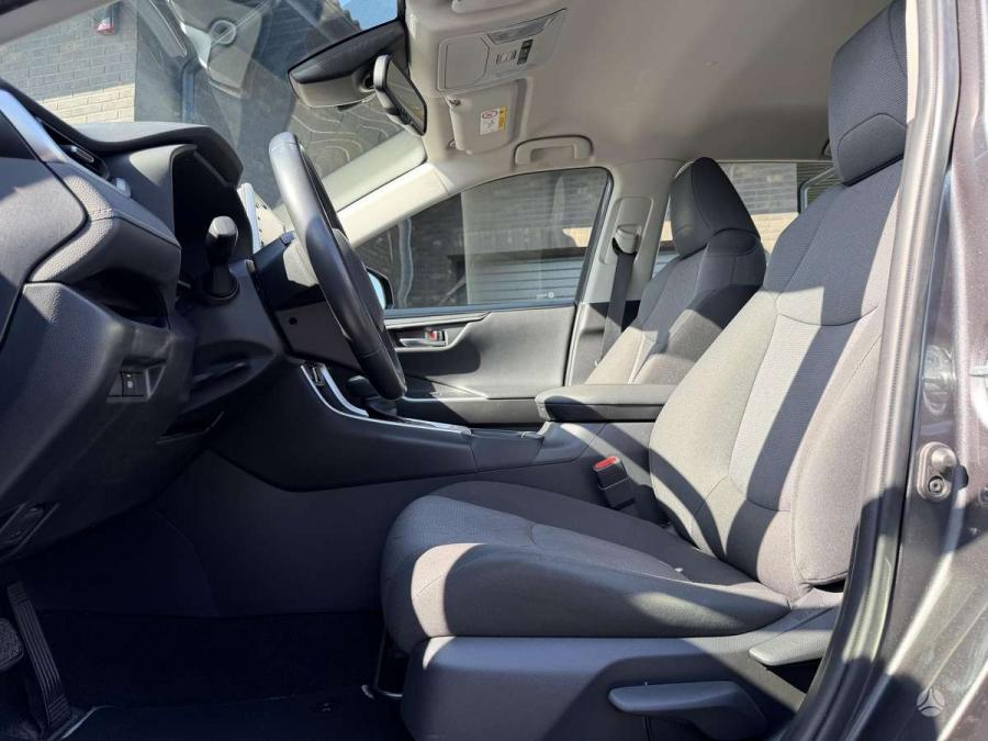 Pelēks Toyota RAV4 2020 Telšiai, ar dzinēja tilpumu 2.49 L un nobraukumu 61 tūkst. km par 25700 €, foto 47 vietnē AUTOMOTO.COM.LV