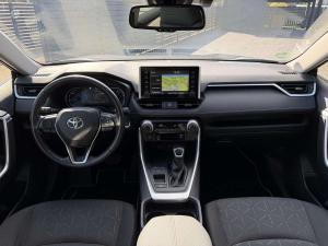 Pelēks Toyota RAV4 2020 Telšiai, ar dzinēja tilpumu 2.49 L un nobraukumu 61 tūkst. km par 25700 €, foto 50 vietnē AUTOMOTO.COM.LV