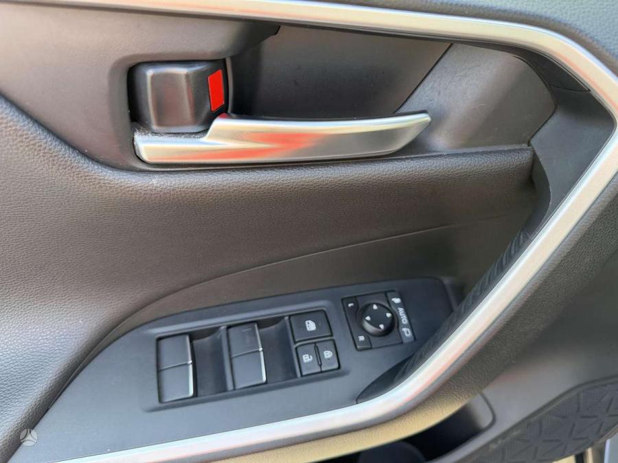 Pelēks Toyota RAV4 2020 Telšiai, ar dzinēja tilpumu 2.49 L un nobraukumu 61 tūkst. km par 25700 €, foto 51 vietnē AUTOMOTO.COM.LV