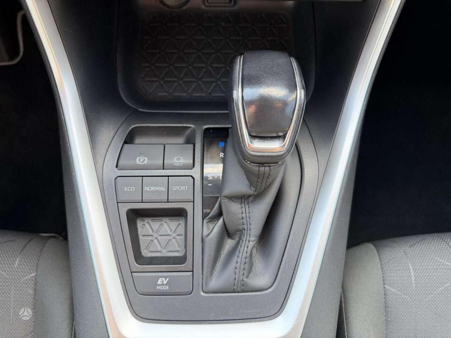 Pelēks Toyota RAV4 2020 Telšiai, ar dzinēja tilpumu 2.49 L un nobraukumu 61 tūkst. km par 25700 €, foto 55 vietnē AUTOMOTO.COM.LV