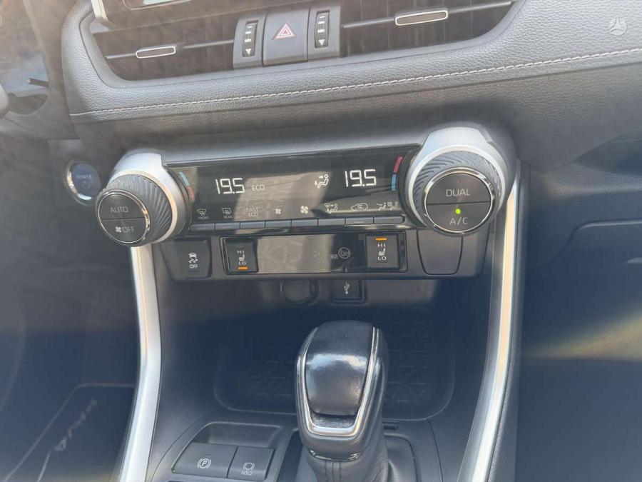 Pelēks Toyota RAV4 2020 Telšiai, ar dzinēja tilpumu 2.49 L un nobraukumu 61 tūkst. km par 25700 €, foto 56 vietnē AUTOMOTO.COM.LV