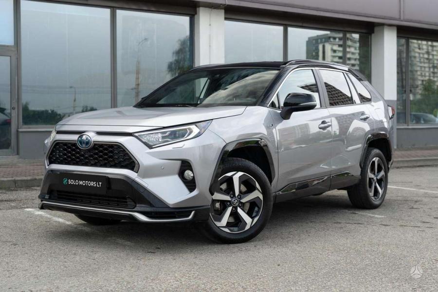Grey Toyota RAV4 2020 in Vilnius, with an engine capacity of 2.49 L and mileage of 140 thousand km for 29800 €, photo 1 on AUTOMOTO.COM.LV