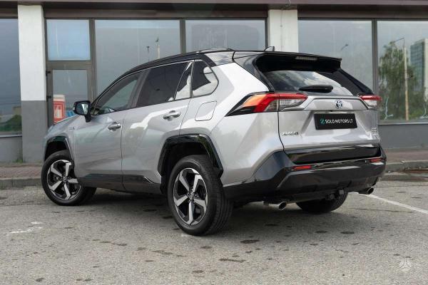 Pelēks Toyota RAV4 2020 Viļņa, ar dzinēja tilpumu 2.49 L un nobraukumu 140 tūkst. km par 29800 €, foto 3 vietnē AUTOMOTO.COM.LV