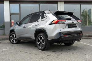 Grey Toyota RAV4 2020 in Vilnius, with an engine capacity of 2.49 L and mileage of 140 thousand km for 29800 €, photo 4 on AUTOMOTO.COM.LV