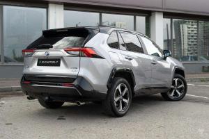 Grey Toyota RAV4 2020 in Vilnius, with an engine capacity of 2.49 L and mileage of 140 thousand km for 29800 €, photo 5 on AUTOMOTO.COM.LV