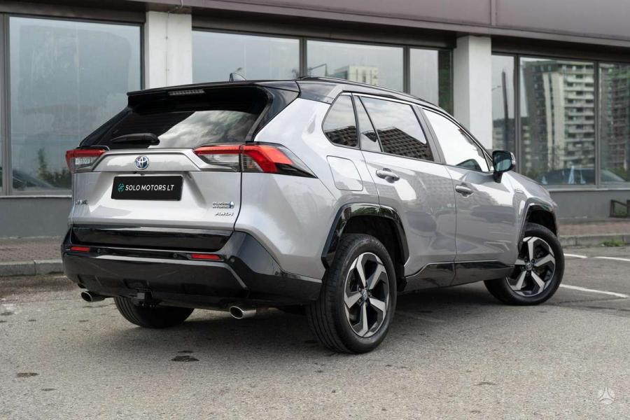 Grey Toyota RAV4 2020 in Vilnius, with an engine capacity of 2.49 L and mileage of 140 thousand km for 29800 €, photo 5 on AUTOMOTO.COM.LV