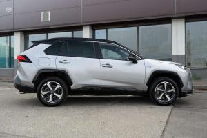 Grey Toyota RAV4 2020 in Vilnius, with an engine capacity of 2.49 L and mileage of 140 thousand km for 29800 €, photo 6 on AUTOMOTO.COM.LV