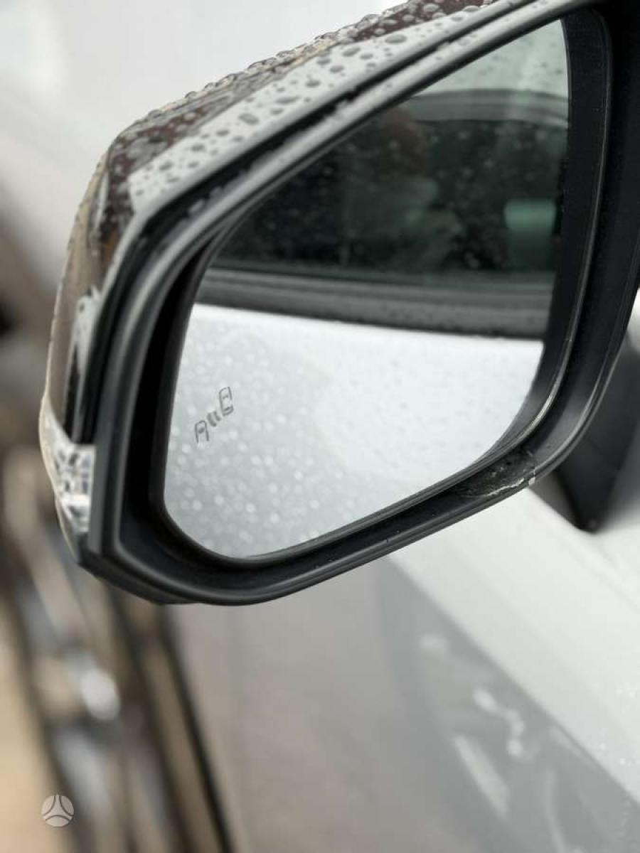 Grey Toyota RAV4 2020 in Vilnius, with an engine capacity of 2.49 L and mileage of 140 thousand km for 29800 €, photo 8 on AUTOMOTO.COM.LV