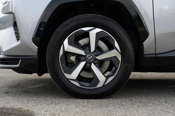 Pelēks Toyota RAV4 2020 Viļņa, ar dzinēja tilpumu 2.49 L un nobraukumu 140 tūkst. km par 29800 €, foto 10 vietnē AUTOMOTO.COM.LV