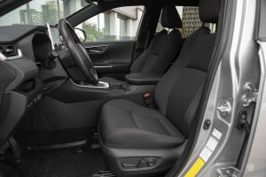Grey Toyota RAV4 2020 in Vilnius, with an engine capacity of 2.49 L and mileage of 140 thousand km for 29800 €, photo 12 on AUTOMOTO.COM.LV