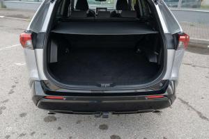 Grey Toyota RAV4 2020 in Vilnius, with an engine capacity of 2.49 L and mileage of 140 thousand km for 29800 €, photo 14 on AUTOMOTO.COM.LV