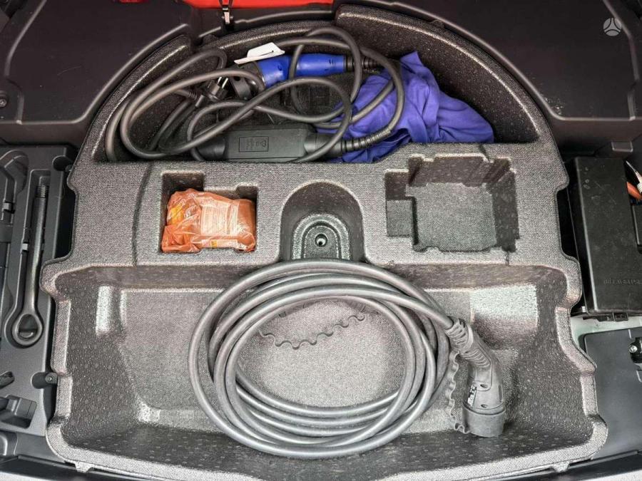 Grey Toyota RAV4 2020 in Vilnius, with an engine capacity of 2.49 L and mileage of 140 thousand km for 29800 €, photo 15 on AUTOMOTO.COM.LV