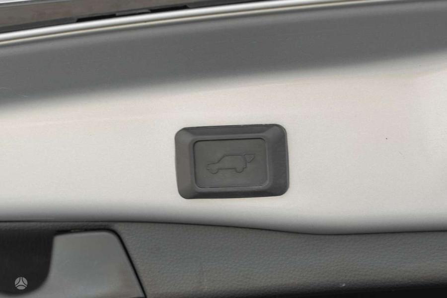 Grey Toyota RAV4 2020 in Vilnius, with an engine capacity of 2.49 L and mileage of 140 thousand km for 29800 €, photo 16 on AUTOMOTO.COM.LV