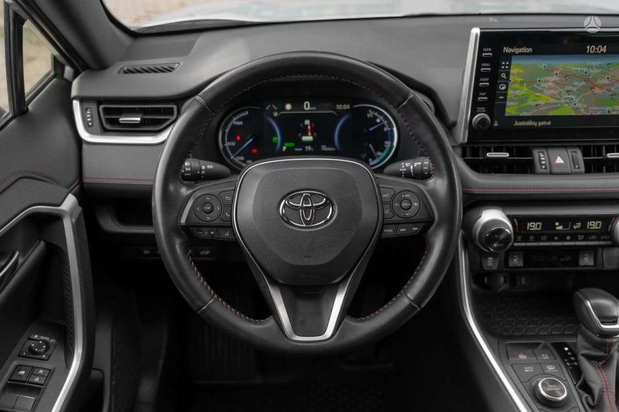 Grey Toyota RAV4 2020 in Vilnius, with an engine capacity of 2.49 L and mileage of 140 thousand km for 29800 €, photo 18 on AUTOMOTO.COM.LV