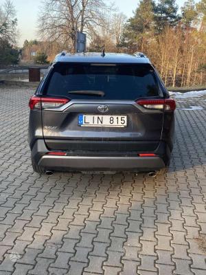 Pelēks Toyota RAV4 2020 Viļņa, ar dzinēja tilpumu 1.99 L un nobraukumu 165 tūkst. km par 23500 €, foto 3 vietnē AUTOMOTO.COM.LV