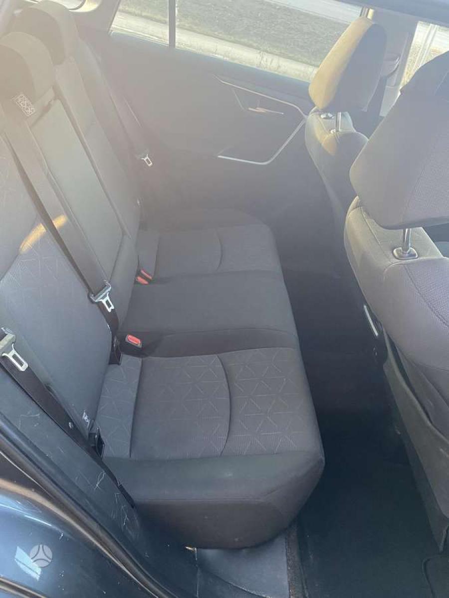 Pelēks Toyota RAV4 2020 Viļņa, ar dzinēja tilpumu 1.99 L un nobraukumu 165 tūkst. km par 23500 €, foto 6 vietnē AUTOMOTO.COM.LV