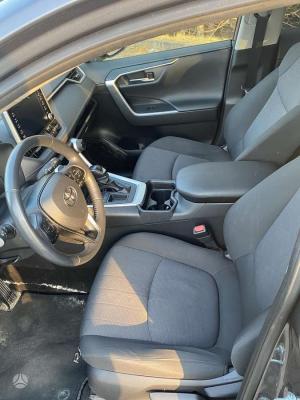 Pelēks Toyota RAV4 2020 Viļņa, ar dzinēja tilpumu 1.99 L un nobraukumu 165 tūkst. km par 23500 €, foto 7 vietnē AUTOMOTO.COM.LV