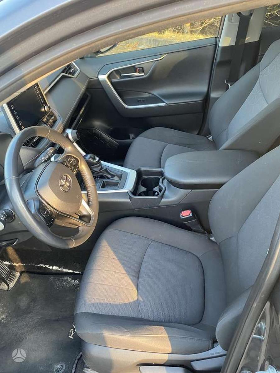 Pelēks Toyota RAV4 2020 Viļņa, ar dzinēja tilpumu 1.99 L un nobraukumu 165 tūkst. km par 23500 €, foto 7 vietnē AUTOMOTO.COM.LV
