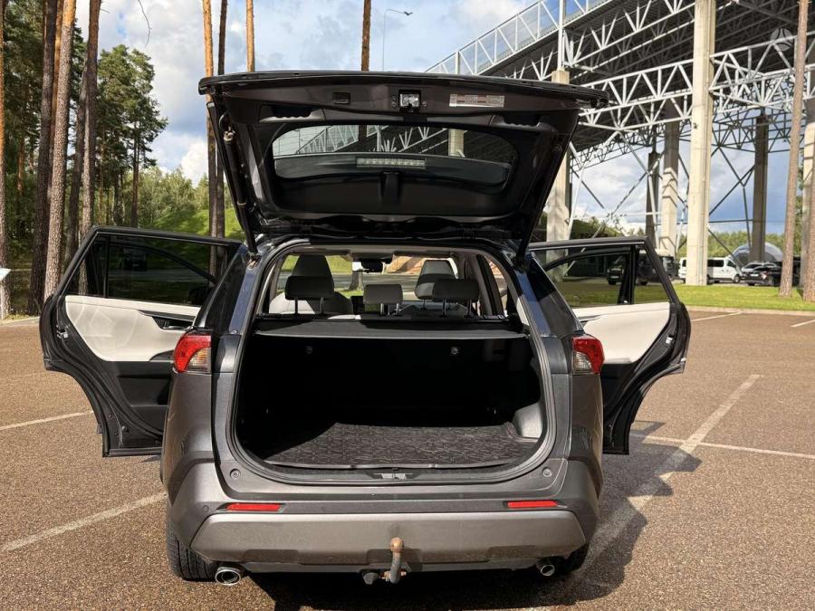 Grey Toyota RAV4 2020 in Druskininkai, with an engine capacity of 2.49 L and mileage of 104 thousand km for 31500 €, photo 7 on AUTOMOTO.COM.LV