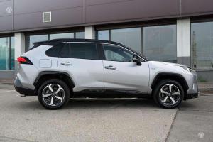 Grey Toyota RAV4 2020 in Vilnius, with an engine capacity of 2.49 L and mileage of 140 thousand km for 29500 €, photo 6 on AUTOMOTO.COM.LV