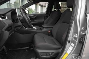Grey Toyota RAV4 2020 in Vilnius, with an engine capacity of 2.49 L and mileage of 140 thousand km for 29500 €, photo 12 on AUTOMOTO.COM.LV