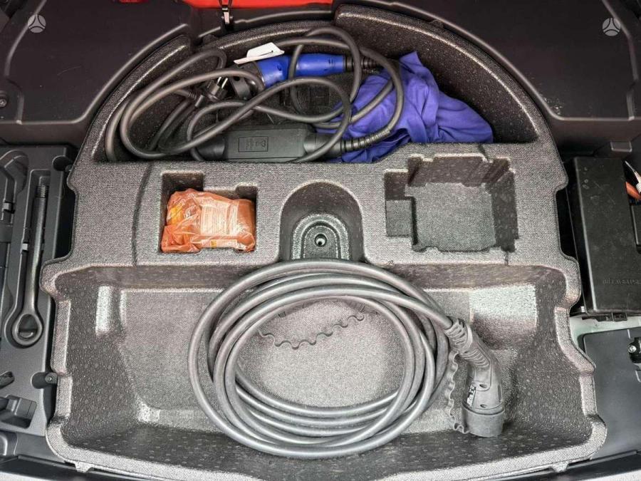 Grey Toyota RAV4 2020 in Vilnius, with an engine capacity of 2.49 L and mileage of 140 thousand km for 29500 €, photo 15 on AUTOMOTO.COM.LV