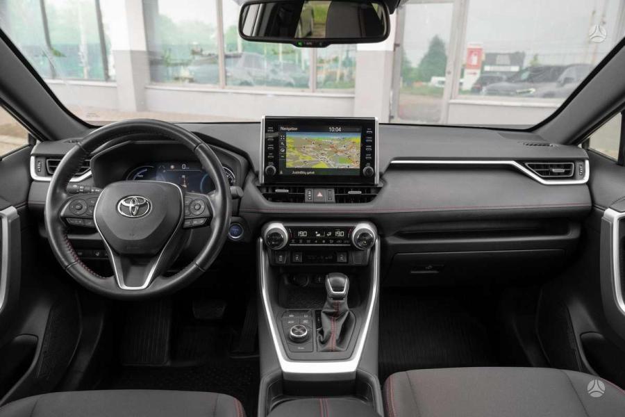 Grey Toyota RAV4 2020 in Vilnius, with an engine capacity of 2.49 L and mileage of 140 thousand km for 29500 €, photo 17 on AUTOMOTO.COM.LV