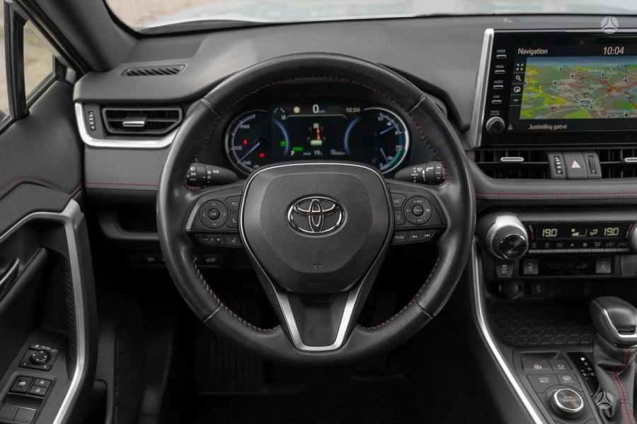 Grey Toyota RAV4 2020 in Vilnius, with an engine capacity of 2.49 L and mileage of 140 thousand km for 29500 €, photo 18 on AUTOMOTO.COM.LV