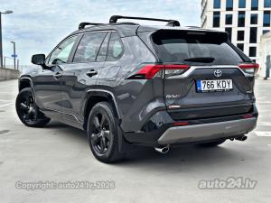 Pelēks Toyota RAV4 2020 Tallina, ar dzinēja tilpumu 2.50 L un nobraukumu 135 tūkst. km par 26900 €, foto 3 vietnē AUTOMOTO.COM.LV