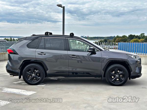 Grey Toyota RAV4 2020 in Tallinn, with an engine capacity of 2.50 L and mileage of 135 thousand km for 26900 €, photo 7 on AUTOMOTO.COM.LV
