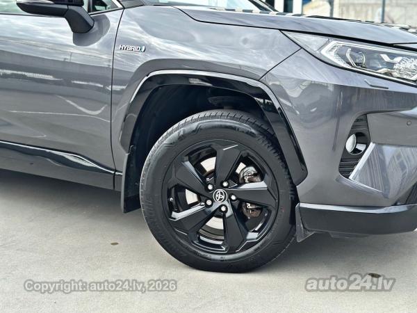 Grey Toyota RAV4 2020 in Tallinn, with an engine capacity of 2.50 L and mileage of 135 thousand km for 26900 €, photo 10 on AUTOMOTO.COM.LV