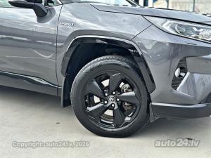 Pelēks Toyota RAV4 2020 Tallina, ar dzinēja tilpumu 2.50 L un nobraukumu 135 tūkst. km par 26900 €, foto 10 vietnē AUTOMOTO.COM.LV