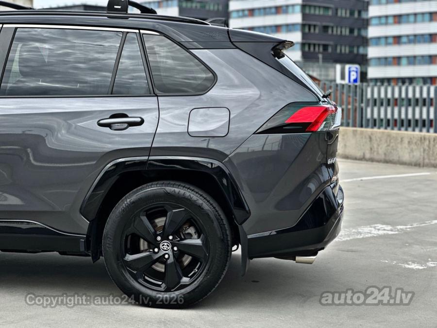 Pelēks Toyota RAV4 2020 Tallina, ar dzinēja tilpumu 2.50 L un nobraukumu 135 tūkst. km par 26900 €, foto 13 vietnē AUTOMOTO.COM.LV