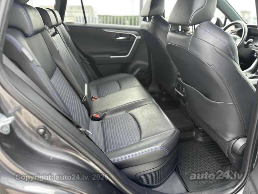 Pelēks Toyota RAV4 2020 Tallina, ar dzinēja tilpumu 2.50 L un nobraukumu 135 tūkst. km par 26900 €, foto 16 vietnē AUTOMOTO.COM.LV