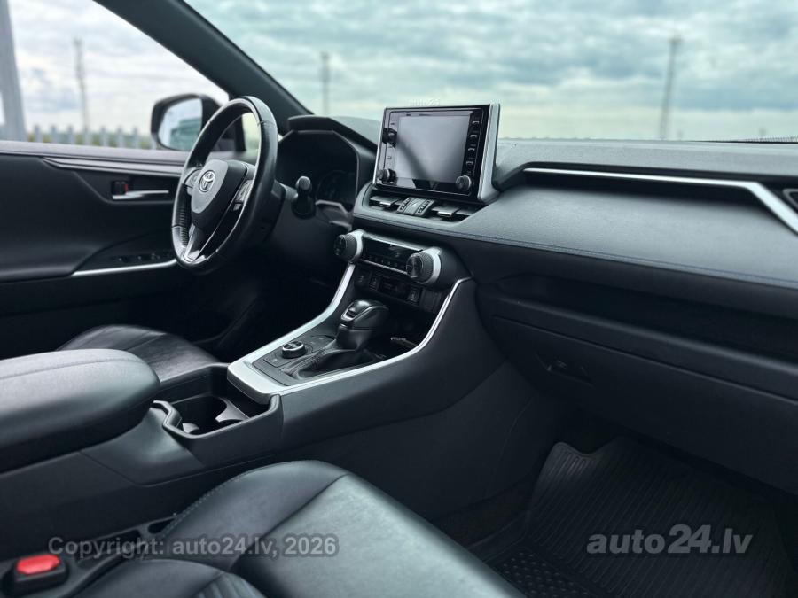 Pelēks Toyota RAV4 2020 Tallina, ar dzinēja tilpumu 2.50 L un nobraukumu 135 tūkst. km par 26900 €, foto 18 vietnē AUTOMOTO.COM.LV