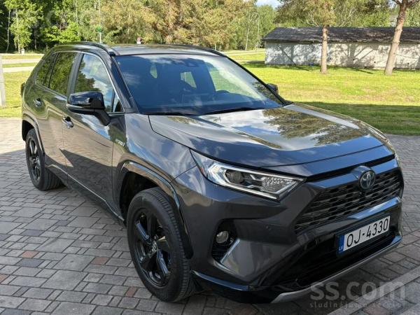 Grey Toyota RAV4 2020 in Jelgava, with an engine capacity of 2.50 L and mileage of 145 thousand km for 24500 €, photo 4 on AUTOMOTO.COM.LV