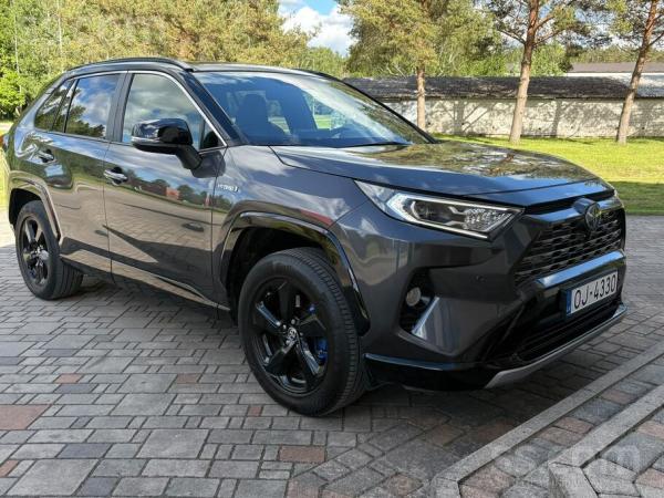 Grey Toyota RAV4 2020 in Jelgava, with an engine capacity of 2.50 L and mileage of 145 thousand km for 24500 €, photo 5 on AUTOMOTO.COM.LV