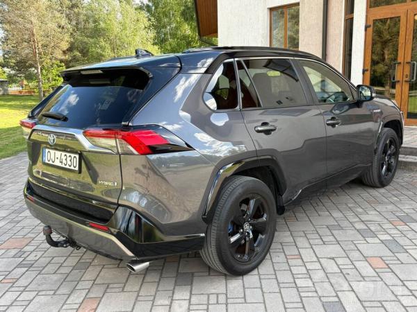 Grey Toyota RAV4 2020 in Jelgava, with an engine capacity of 2.50 L and mileage of 145 thousand km for 24500 €, photo 6 on AUTOMOTO.COM.LV