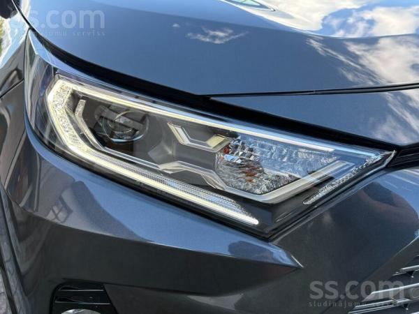 Grey Toyota RAV4 2020 in Jelgava, with an engine capacity of 2.50 L and mileage of 145 thousand km for 24500 €, photo 9 on AUTOMOTO.COM.LV