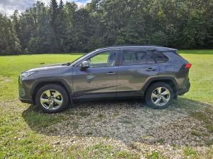 Pelēks Toyota RAV4 2020 Rīga, ar dzinēja tilpumu 2.50 L un nobraukumu 136 tūkst. km par 25000 €, foto 3 vietnē AUTOMOTO.COM.LV